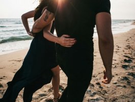 Pagina de profil al modelului LIWIT si informatii