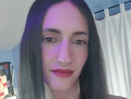 Profilna stranica i informacije o modelu MemiKouki