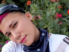 Pagina de profil al modelului Ivonne-Saavedra si informatii